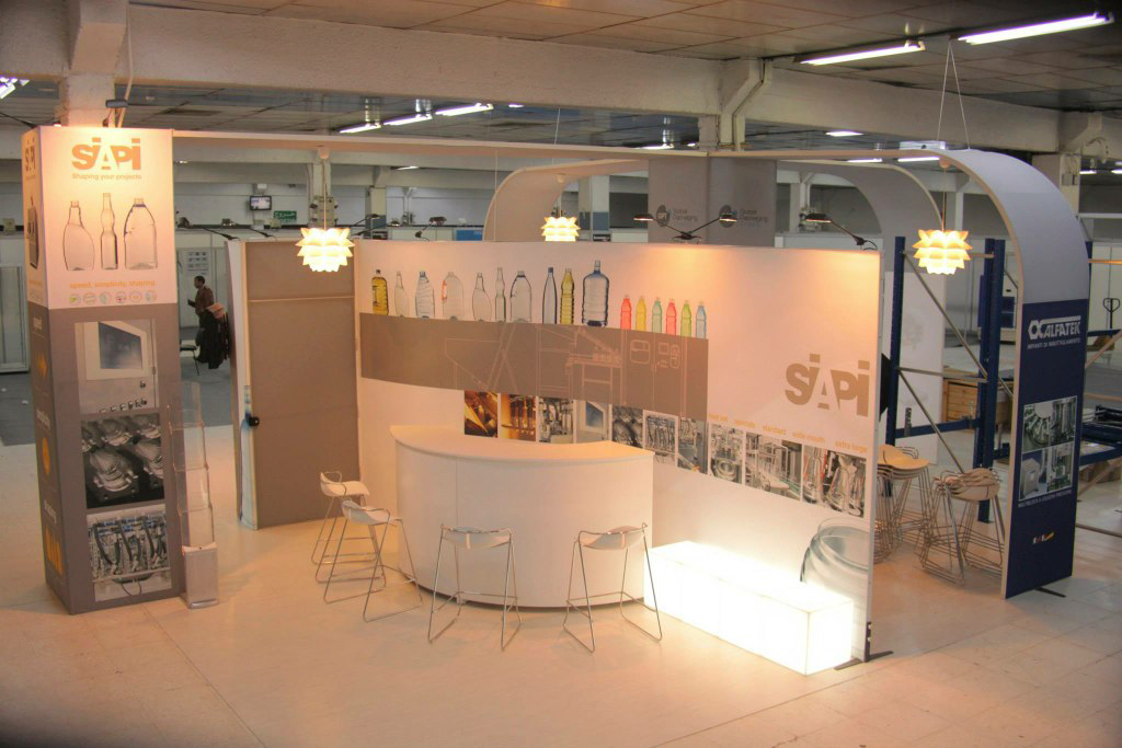 Design et Fabrication de kiosques et stands sur mesure